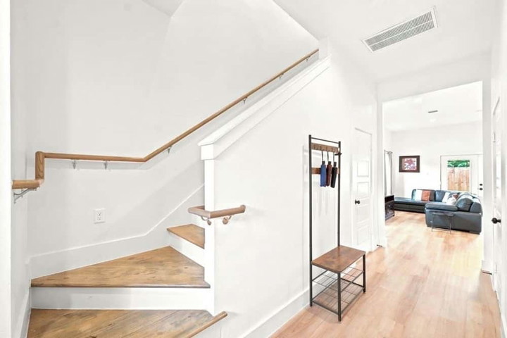 Spacious 4 Bedroom Home Near Medical Center & Nrg Stadium - Houston, TX