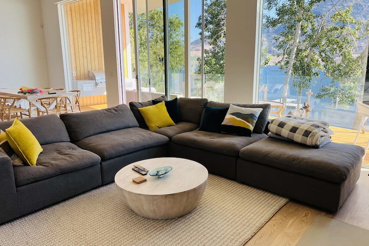 The Ultimate Luxurious Lake Front Home (Permitted For Short-term Rentals) - Osoyoos