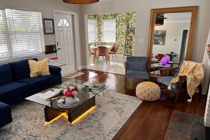 Stylish - Minutes From Beach, Bars & Eateries - Palm Beach, FL
