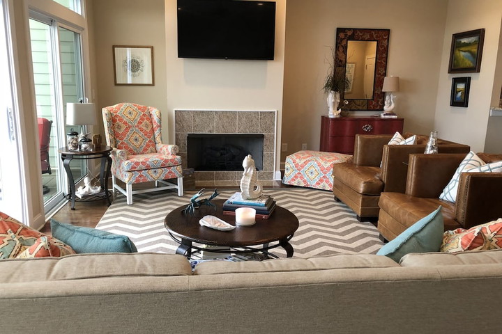 Palmetto Paradise! Overlooking Beautiful Marshland Sleeps 8!!!! - Charleston, SC