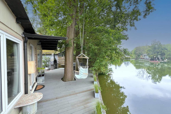 Chalet Avec Terrasse Au Bord De L'eau - Tessenderlo