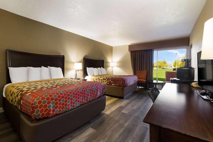 3 Pet Friendly Rooms Near The Swanson | Free Parking & Indoor Pool Access - Warner Robins, GA
