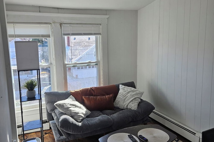 Small Eastwood 1 Bedroom Apartment With Wifi, Parking, And Ac On The 3rd Floor - Syracuse, NY