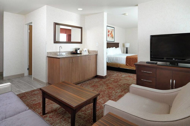 Pet-friendly Slc Stay W/ Free Breakfast, Pool Access & Airport Shuttle Service - Salt Lake City, UT