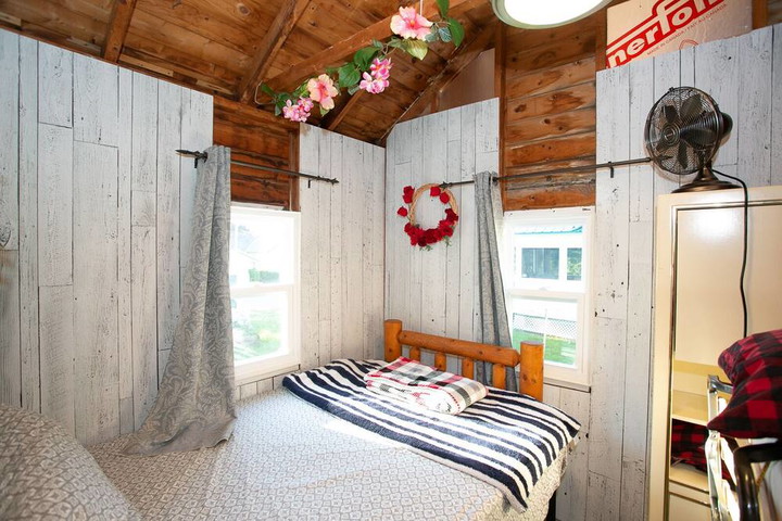 Cabin 2- 2-bedroom Lakeview Cabin, Swimming Sandy Beach, Fishing Dock & Firepits - Kawartha Lakes