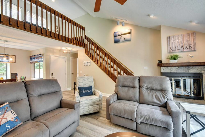 Walk To Lake Keowee: Salem Townhome W/ Deck - Clemson, SC