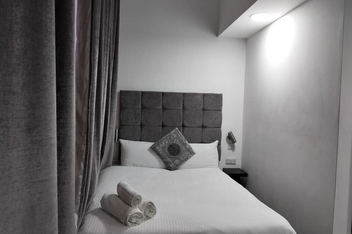 Studio - Sleeps 2 - Parking - Wifi - Nottingham