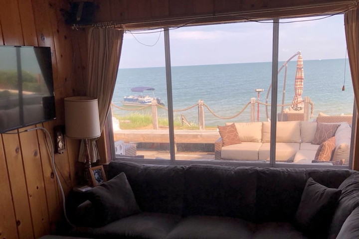 Beachfront Cottage - Perfect Private Beach - Michigan