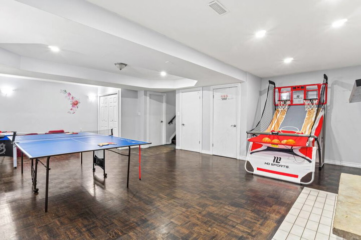 Maison Familiale Meublée Lit King Parking Bbq Jardin - Pickering