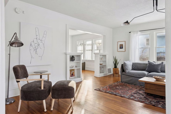 Linden Hills Edina. Remolded Home Near The Lakes. King Bed. Sleeps 10. - Minneapolis, MN