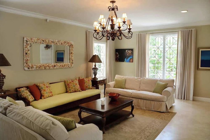 Large House W/ Private Pool + Easy Beach Access - Nassau