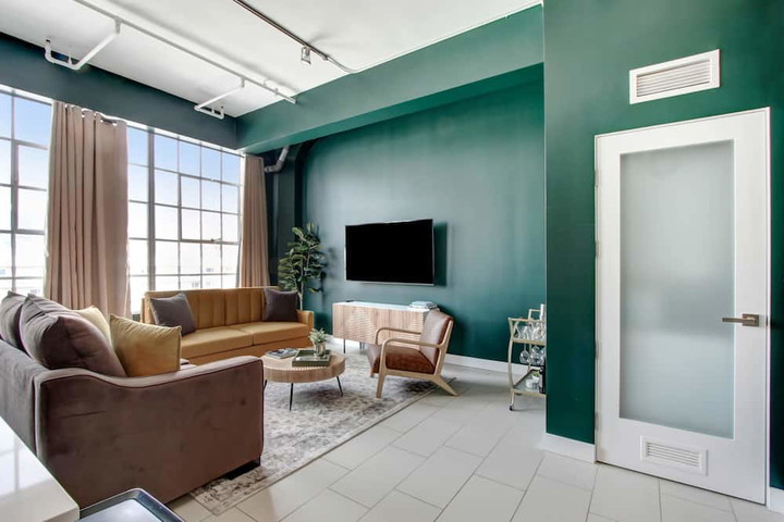 Nyc-style Loft With Rooftop Pool And Free Parking! - South Gate, CA
