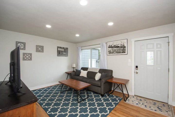 Stylish Home A Block Away From Entertainment - Fargo, ND