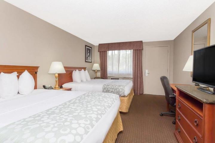 Convenient Location In Historic Downtown! 3 Spaces, Onsite Pool & Free Parking - St. Augustine Beach, FL