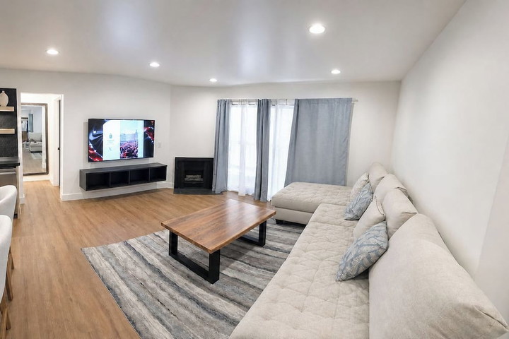 Renovated 1-bedroom Condo In Anaheim, Perfect For Your Stay - 5 Miles To Disney - Cypress, CA