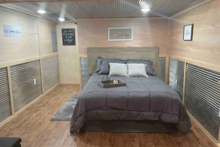Hogan's Hideout Garage Apartment, Cozy, Private Cabin - Eminence, MO