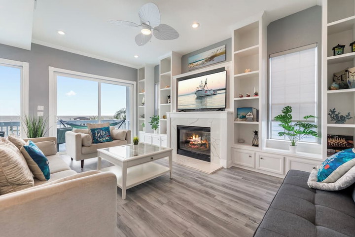 Blue Bay Waterfront Retreat  230 Ft Private Pier + Steps To Kemah Boardwalk! - Kemah, TX