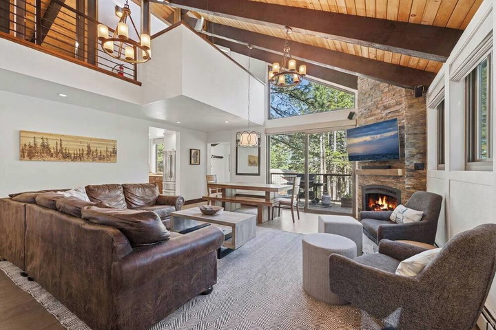 Tahoe City Chalet | Sleeps 10 | Summer Beach Club, Hot Tub & Sauna - Tahoe City, CA