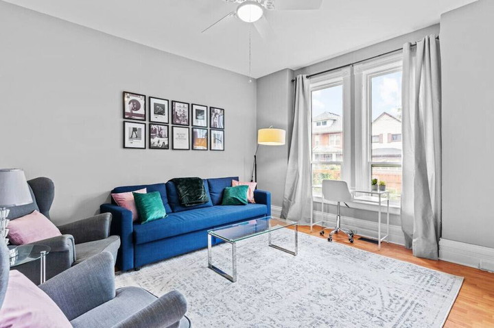 Stylish 2bd Dt Laundry And Parking - Windsor