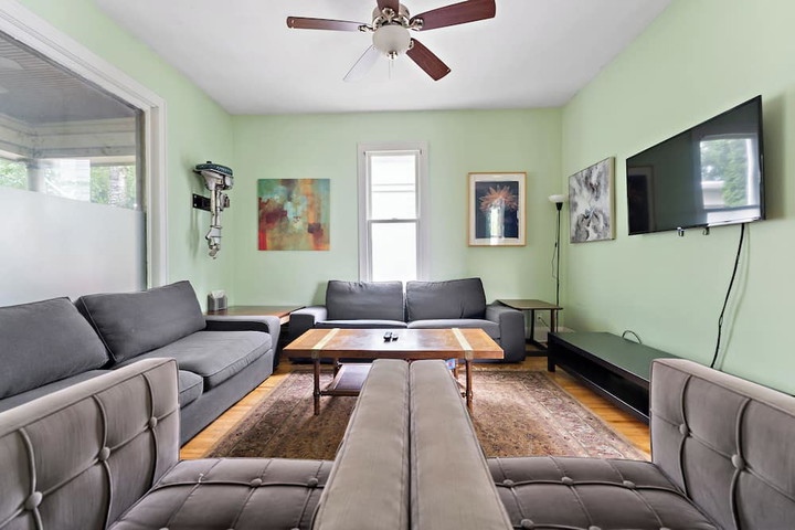 Victorian With An Amazing Location, Incredible Yard With Private Outdoor Hot Tub - Minneapolis