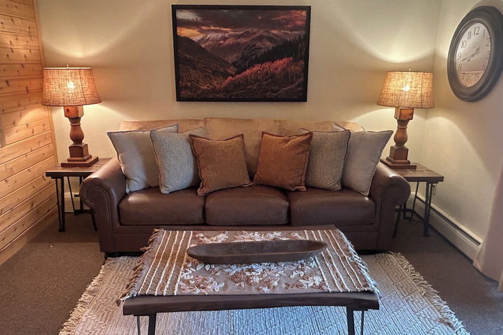 Walk To Town! River Front Condo-1 King Bedroom-1 Bathroom - Estes Park, CO