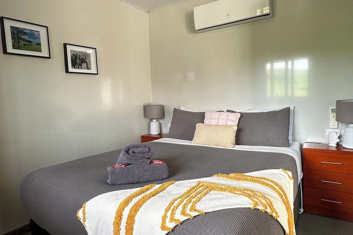 Tanjanerup Chalets "Clementine" Farm Stay, Meet Larry, Clementine, Lady & Floss - Nannup