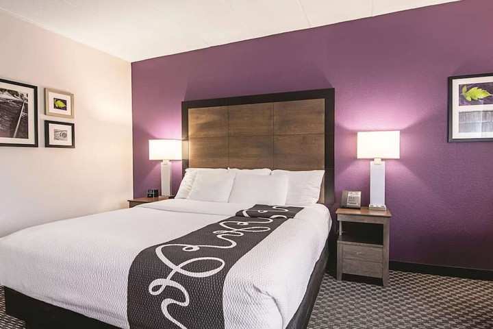 Elegant King Suite, La Quinta Portland, Downtown Proximity, Free Breakfast - Cape Elizabeth, ME