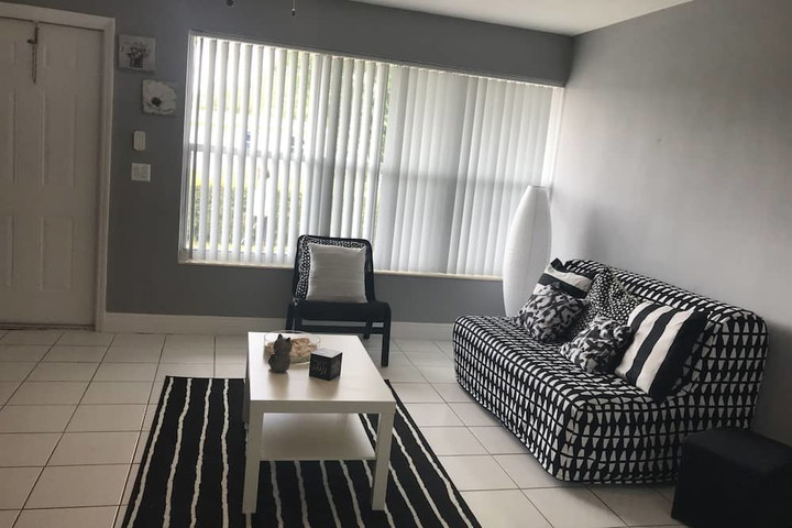 Beautiful House In West Palm Beach - West Palm Beach, FL