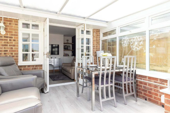 Coastal Retreat With Hot Tub, Walk To Beach - West Wittering