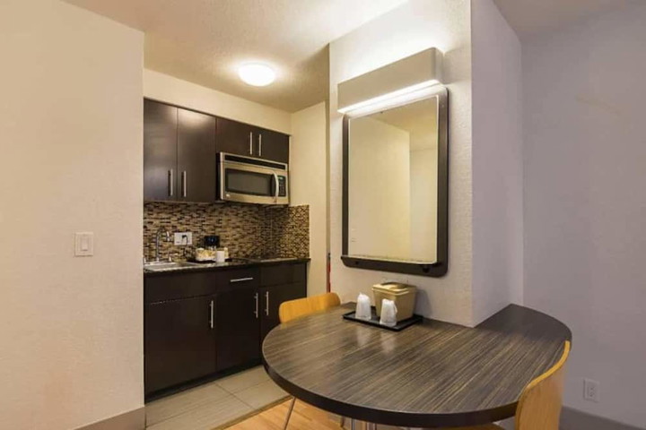 1 Queen Bed | Mob Acc Ri Shwr Nsmk Micfridg - Walnut Creek, CA