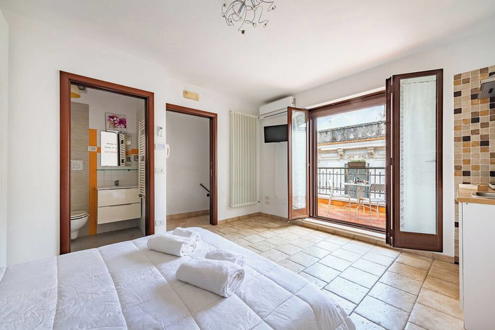 Helios Room 3, Conversano, Italy - Conversano