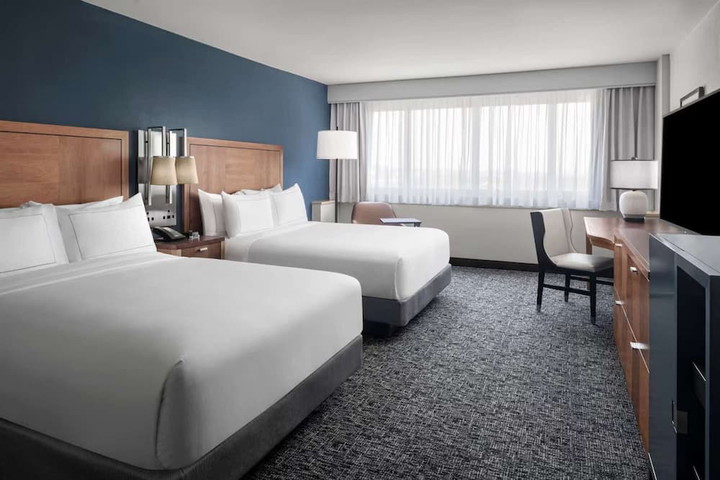 Near Valley Forge | Shuttle. Restaurant. Gym. - Malvern, PA