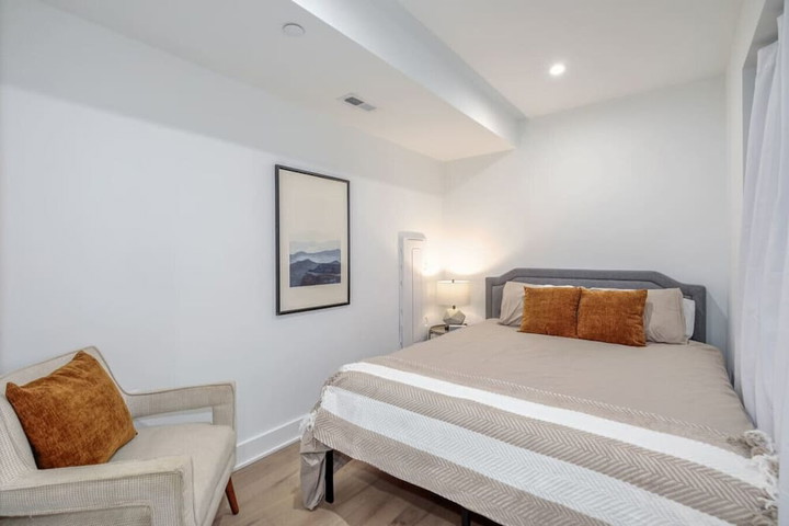 Modern Capitol Hill Apartment 3 Min Walk To Metro! - Washington, D.C., DC