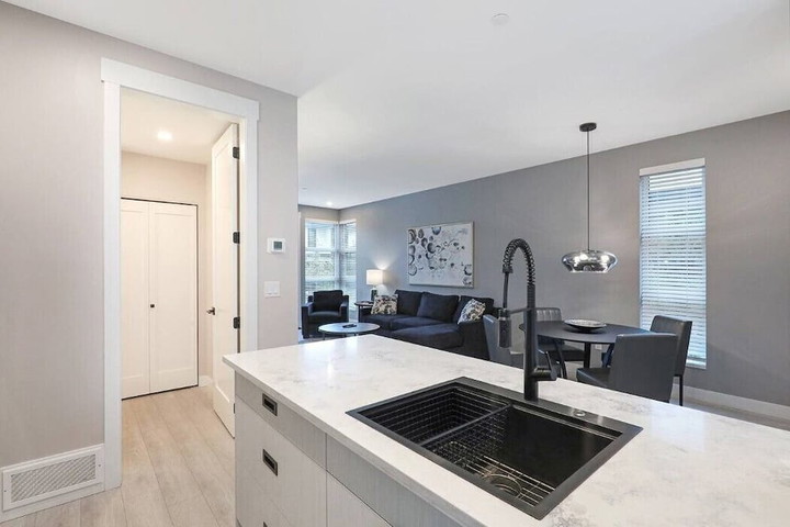 The Beach House - Duplex With Pool In Sunny Parksville At Rathtrevor Beach - Parksville
