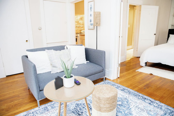 1 Bedroom Apt Close To Hospitals Off Street Parking In Unit Washer & Dryer - Albany, NY