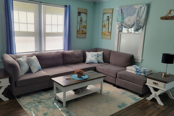 Single Family Beach Home Steps Away From The Beautiful Sylvan Beach - Sylvan Beach, NY