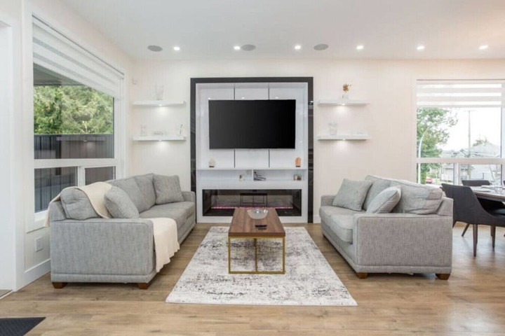 Gatsby`s Corner | King Bed | Near Parks & Golf - Langley, BC