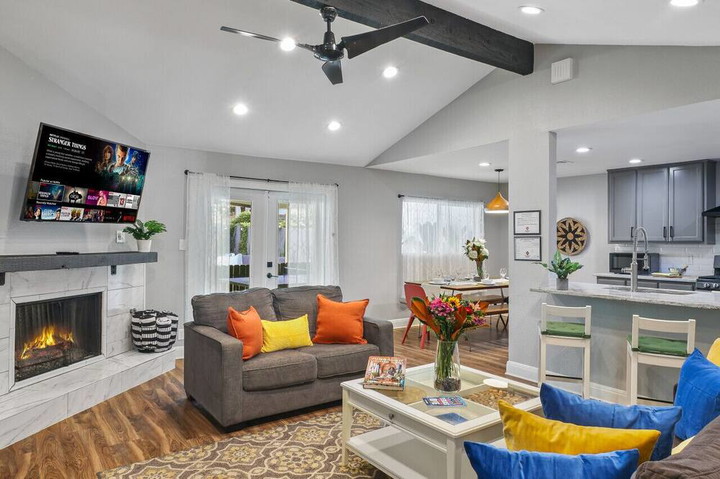 Top-rated Modern Family Oasis Pool & Mini Golf - San Antonio, TX