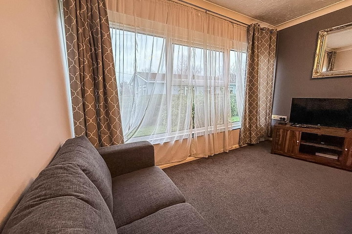 Dog Friendly Chalet With Outdoor Seating At Broadland Park And Marina Ref 12050b - Lowestoft