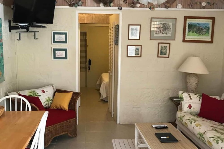 Wonderful 1-bedroom Cottage With Ac & Within Walking Distance To Rockley Beach - Barbados