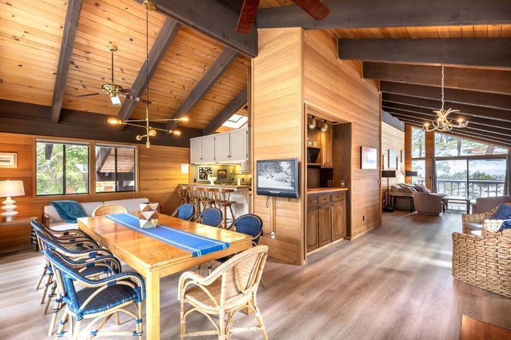 3br+ Den Home W/ Deck & Fireplace | Shuttle + Pool - Tahoe Vista, CA
