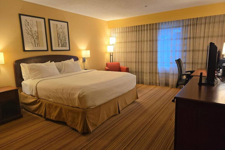 Downtown Altoona Retreat W/ Easy Convention Access, Museums & Art Attractions - Altoona