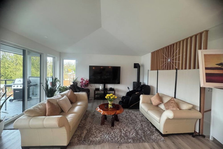 Oceanview Short Term Rental At Lookout Avenue. - Sechelt