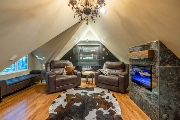 Historic Sandy Estate| Jacuzzi  Speakeasy  Views - Sandy, UT