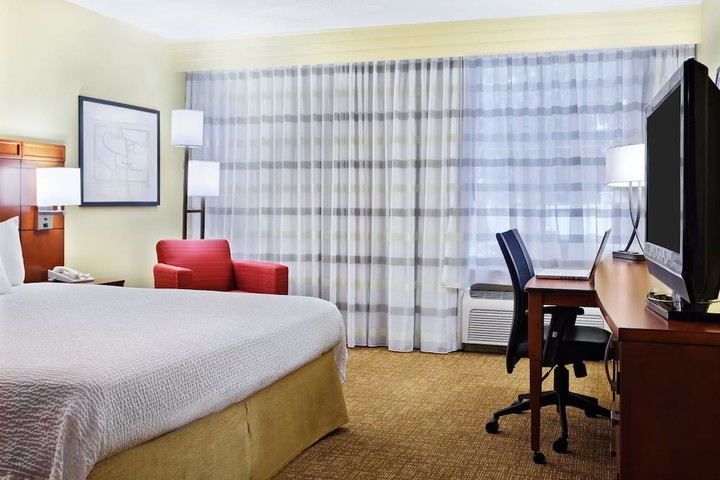 Modern Houston Stay With King Bed Near I-10 & Downtown - Houston, TX