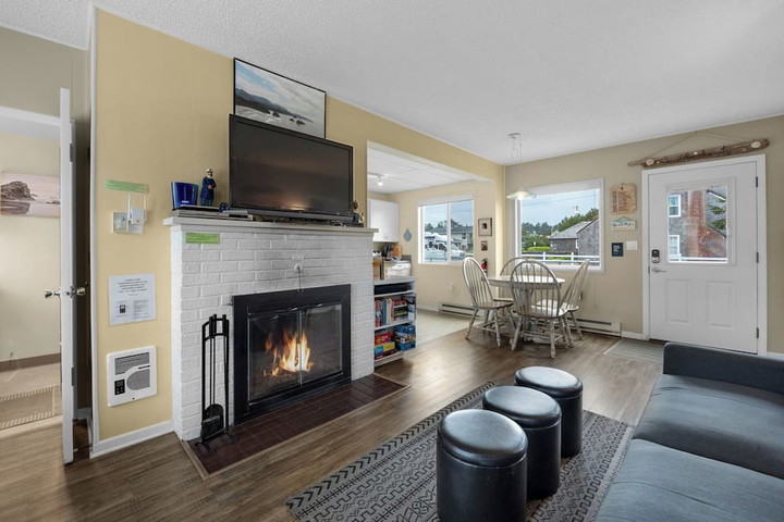 The Tides By The Sea - Entire Rental Unit In Seaside, Oregon, United States - Cannon Beach, OR