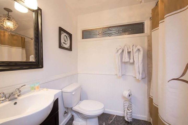 Luxurious King Suite Crazy Loon - Shaver Lake, CA