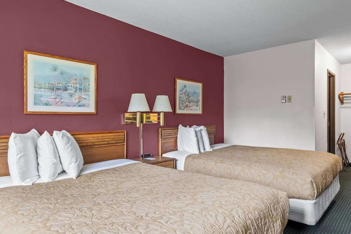 2 Full Beds|nsmk|wautoma Inn - Wisconsin