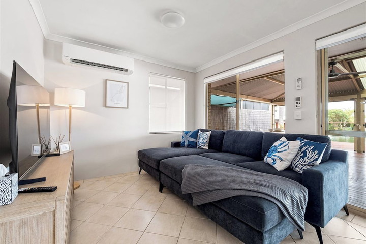 Canal Escape With Private Jetty And Huge Deck - Pinjarra