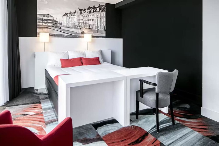 Your Relaxing Getaway Awaits! Parking, Onsite Dining, And Nearby Trails! - Helmond